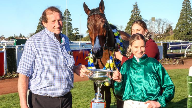 Jay Bee Gee takes out sensational Winter Cup - Raptors Thoroughbred
